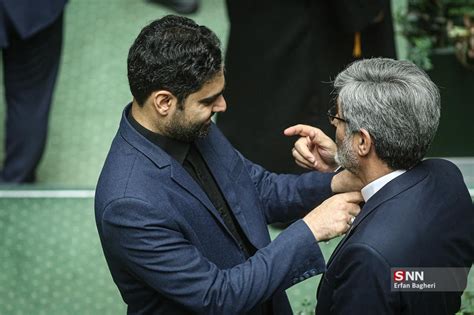 ثابتی دکمه کوچک زاده را بست فریاد منادی سپیدان بلند شد دو نایب رئیس