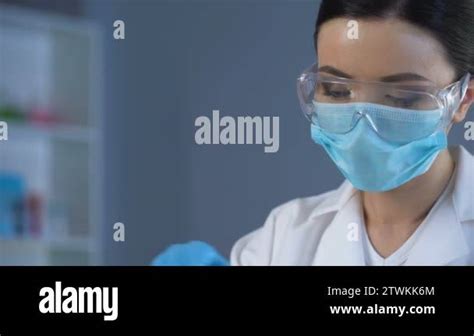 White Lab Rat Testing Stock Videos And Footage Hd And 4k Video Clips Alamy