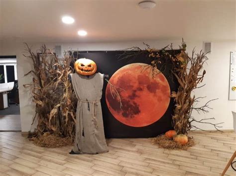 28 Office Halloween Decorations To Spookify Your Workspace And Impress
