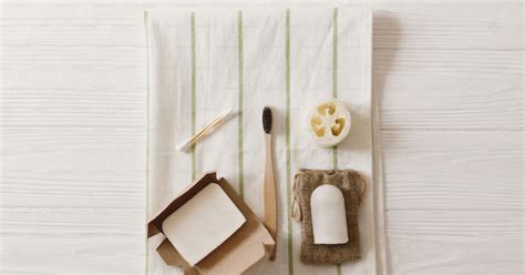 지속 가능한 라이프 스타일 제로 폐기물 개념 천연 에코 대나무 칫솔 크리스탈 탈취제 코코넛 비누 귀 스틱 수건에 루파