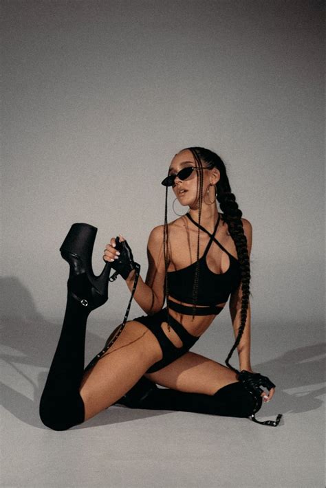 87 ℙ𝕙𝕠𝕠𝕤𝕙𝕠𝕠𝕥 𝕀𝕕𝕖𝕒𝕤 Ideas In 2025 Photography Poses Photoshoot
