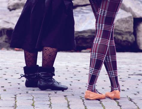 배경 화면 신발류 청바지 구두 타이츠 제비꽃 관절 격자 무늬의 격자 무늬 모직물 디자인 레깅스 마젠타 소녀 신병 겨울 양말 샌들 무릎