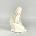 Bekijk Klein Hondje Van Wit Porselein Kerst Op Reliving