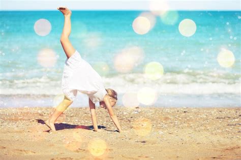Premium Photo Portrait Of Young Cute Girl On Beach