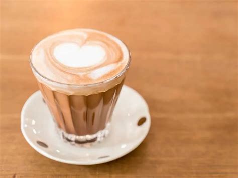 قهوه موکا چیست؟ طرز تهیه قهوه موکا در 3 گام☕