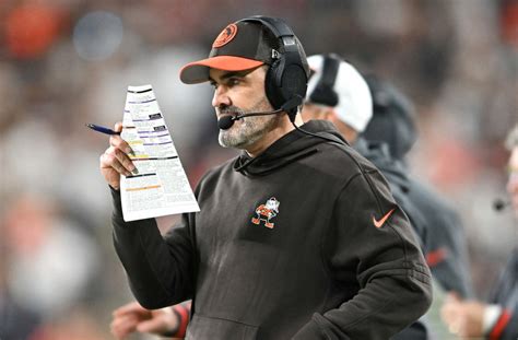 Kevin Stefanski Acknowledges Offensive Struggles After Scripted Plays End