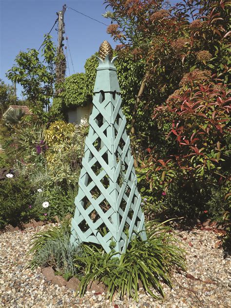 Create A Stunning Garden Focal Point With A Diy Trellis Obelisk