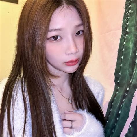 Laura Laura U U Threads Say More