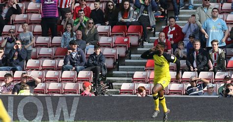 Quick Kicks Watching Darren Bent Goad Sunderlands Fans Was As Pathetic As It Was Infuriating