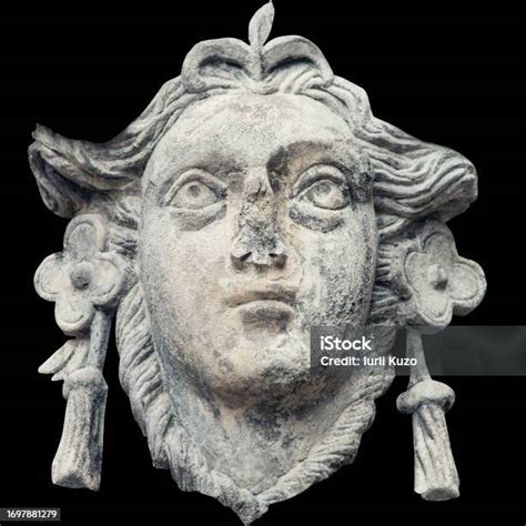 고대 신화에 나오는 올림픽 사랑의 여신 아프로디테 검은 배경에 고립된 고대 조각상의 조각 아프로디테 그리스 여신에 대한 스톡 사진 및 기타 이미지 Istock