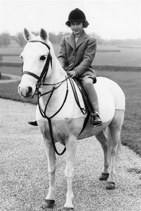 Princess Margarets Greatest Fashion Moments Through The Years