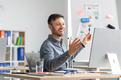 Premium Photo Happy Mature Man Making Presentation Demonstrating Graphs And Charts In Office