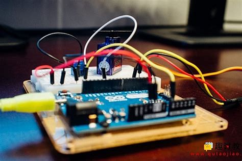 Arduino Ide串行绘图仪中的多个值 趣讨教