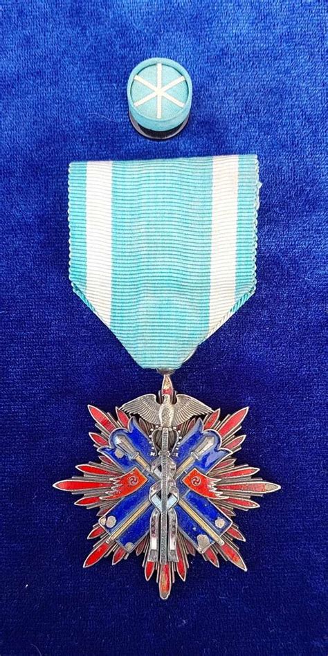 World War 2 Scarce Japanese Army Order Of The Golden Kite Medal 5th