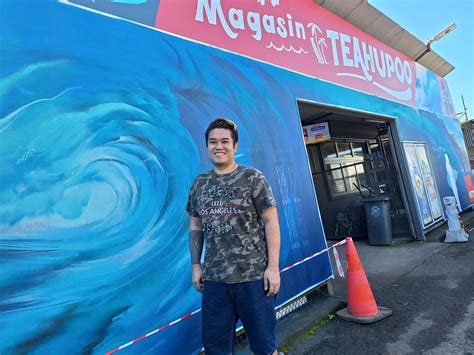 Distribution Des Laissez Passer à Teahupoo