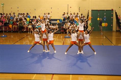 Middle School Cheerleaders Stunts
