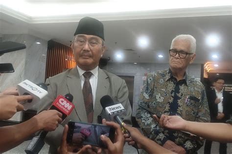 Jimly Menangis Dengar Keterangan Anwar Usman Cs