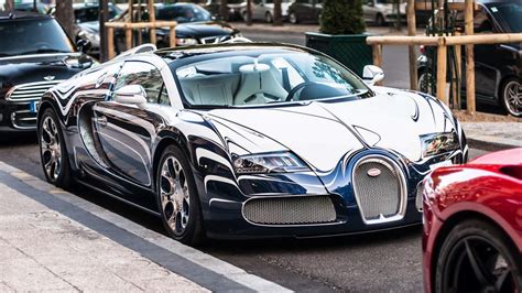 Розкішний гіперкар Bugatti розбили в ефектному ДТП епічне відео