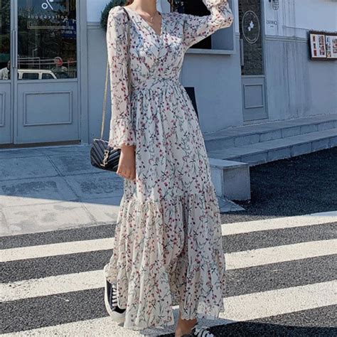 다파라뽐 봄가을 여자 브이넥 긴팔 꽃무늬 맥시 롱원피스 쉬폰드레스 플라워 셔링 플레어 블랙 화이트