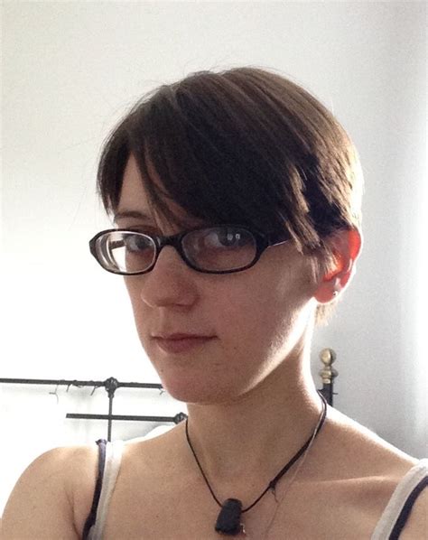 Pin By Amy Wilkins On Pixie Cut Ideas Pixie Cut Cut Glasses Short Pixie Cut