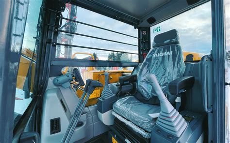 Средний экскаватор Yuchai Yc80 9e 7800 кг 0 3 м³