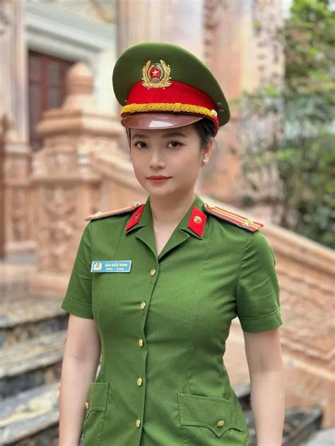 NsƯt Kiều Anh Gây Sốt Khi đăng ảnh Mặc Quân Phục Hé Lộ Vai đội Trưởng