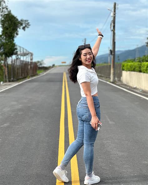 楊智伃🐟仔仔crystal 不要慌，不要慌 太陽下山有月光，月光落下有朝陽 不要慌，不要慌 不好的事情遲早會過去，太陽依舊會照常升起 我們依然要負重前行 走完該走的路，才有機會選擇喜歡的