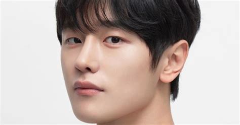 김도완 새 프로필 공개…성숙미에 카리스마까지