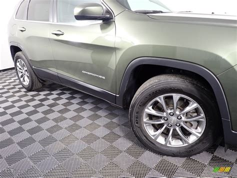 2019 Olive Green Pearl Jeep Cherokee Latitude Plus 4x4 140932285 Photo