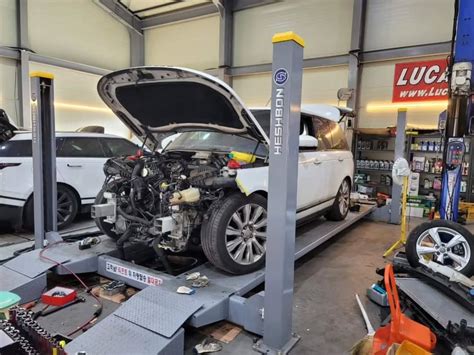 랜드로버 정비성이란 많은 인내심이 필요한 작업 입니다 레인지로버 보그 44d차량 Egr쿨러 누유로 인해 입고되어 작업 진행중 결국은 다털어버리고 추가정비