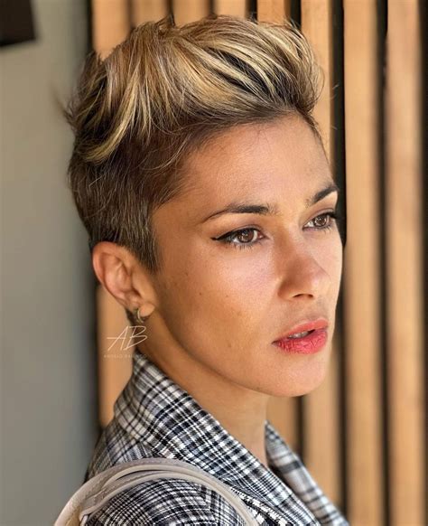 30 Coolest Feminine Undercut Pixie Cuts For 2023 Artofit