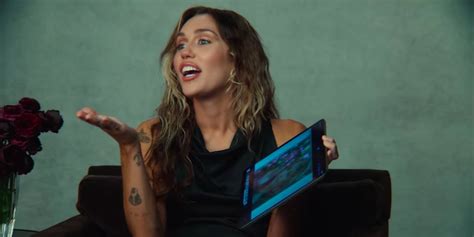 Video Miley Cyrus Recreates Iconic Hannah Montana Moment Ahead Of