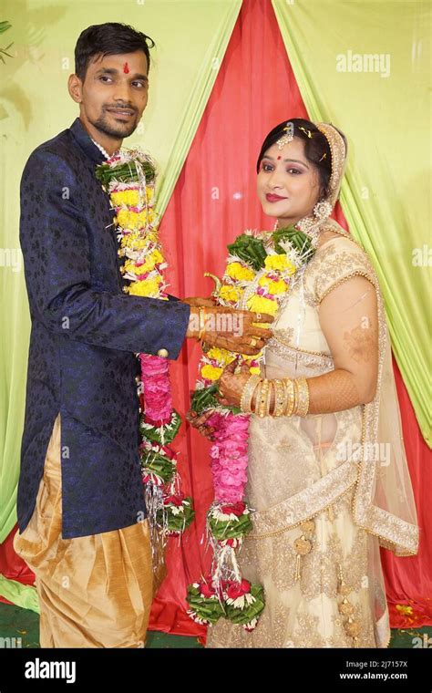 Le Mariage Traditionnel Des Indiens Se Déroule Au Temple Cérémonie De