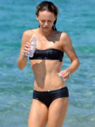Vanessa Paradis Topless On The Beach In Corsica MQ Phun Org Forum