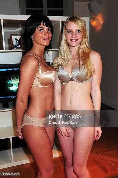 10 Hot Sexy Zoe Cassavetes Bikini Pics