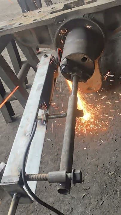 Metal Sparks Flying Everywhere Extreme Grinding Automobile Youtube