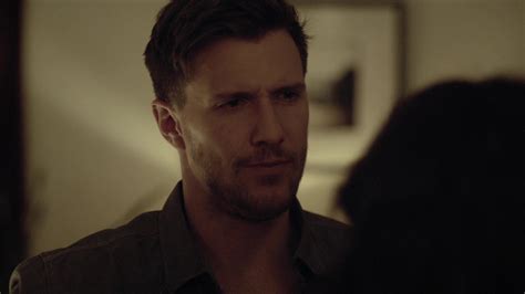 Auscaps Patrick Heusinger Shirtless In Casual 1 07 Home