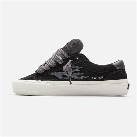 Logan Puff Low Top Skate Shoes Straye