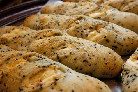 리치몬드과자점 9월의 마지막 주말 리치몬드의 갓 나온 빵들과 함께 달콤한 주말보내세요~ Facebook