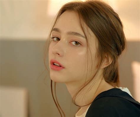 ใจหวั่นไหว Dasha Taran ลูกครึ่งยูเครน รัสเซีย อายุ 19 แต่ได้เป็น