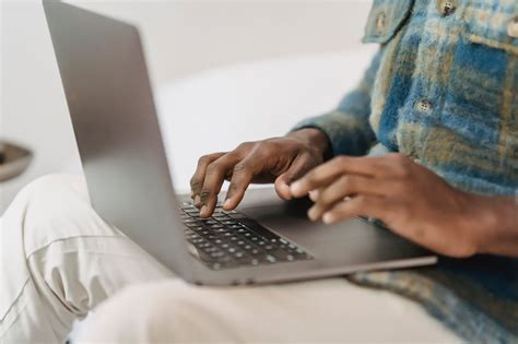 How To Start A Successful Side Hustle While Working Full Time