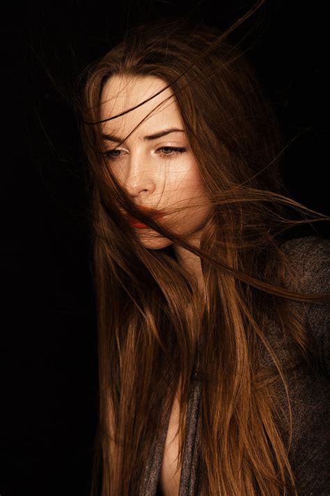 Фото Девушка с темными длинными волосами By Sebastian Cviq