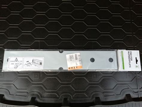 Демпферная лента под номерной знак "VAG KEA 075 004" — Volkswagen ...