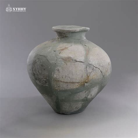 Хүннүгийн язгууртны оршуулгаас олдсон сав суулга шавар ваар