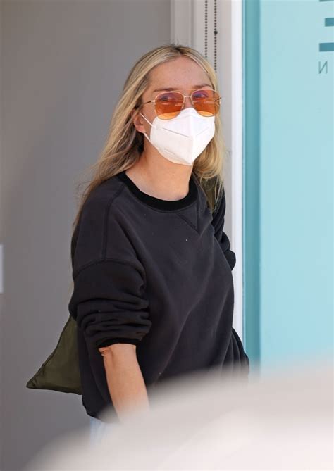 Melissa Cohen Out In Malibu 03252023 • Celebmafia