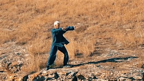 Упражнения для укрепления спины Зарядка для спины Йога Цигун Авторский контент Youtube