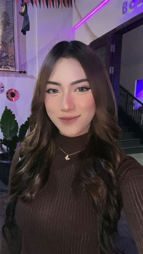 Shella Starbe Perempuan Kpop