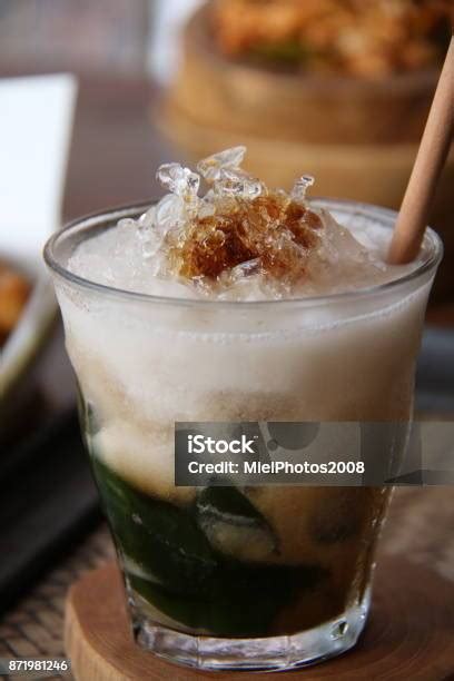 잔디 젤리 코코넛 밀크와 야 자 설탕 시럽의 Es Daluman 발리 디저트 음료 0명에 대한 스톡 사진 및 기타 이미지 0명 건강한 식생활 길거리 음식 Istock