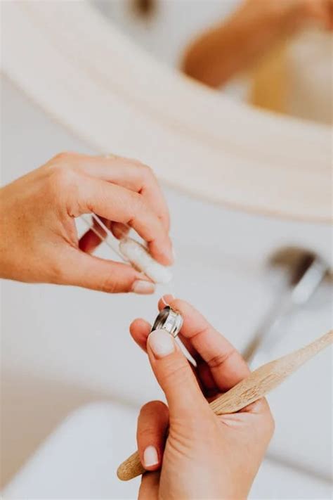 Ditch The Plastic Top 9 Reusable Floss Options For Eco Conscious Oral
