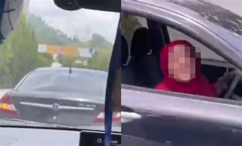 Makcik Tudung Merah Tunjuk Lagak Jadi Samseng Jalanan Kosmo Digital